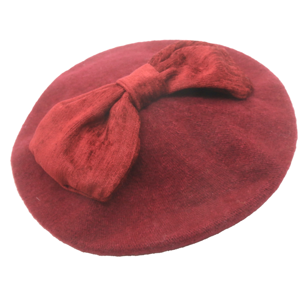 Woolen beret in dark red with bow
